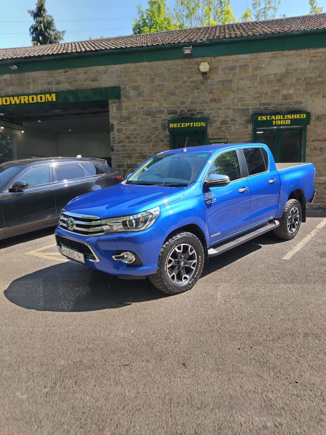 Toyota Hilux in for a full service,rear diff seal and underbody ...